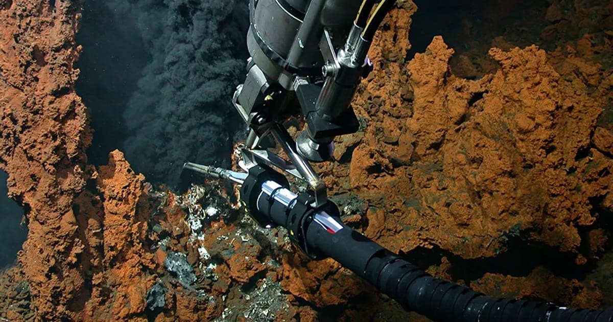Hydrothermal Plumes as Invisible Transport Pathways for Iron ...